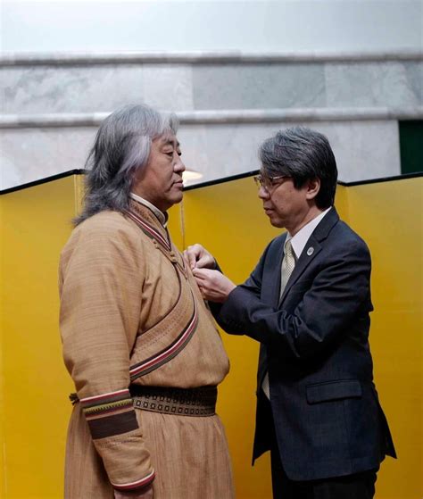 Төрийн соёрхолт Д Сосорбарамд Япон улсын Цог Жавхлант Эзэн Хааны Мандах нар одонг гардууллаа