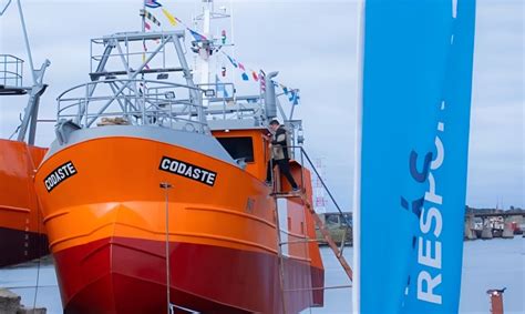 Bautizaron Y Botaron El Buque Pesquero Artesanal “codaste” En Necochea