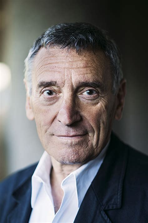 Datas Kathy Whit­worth Stephen Greif E Fabián Oneill Veja