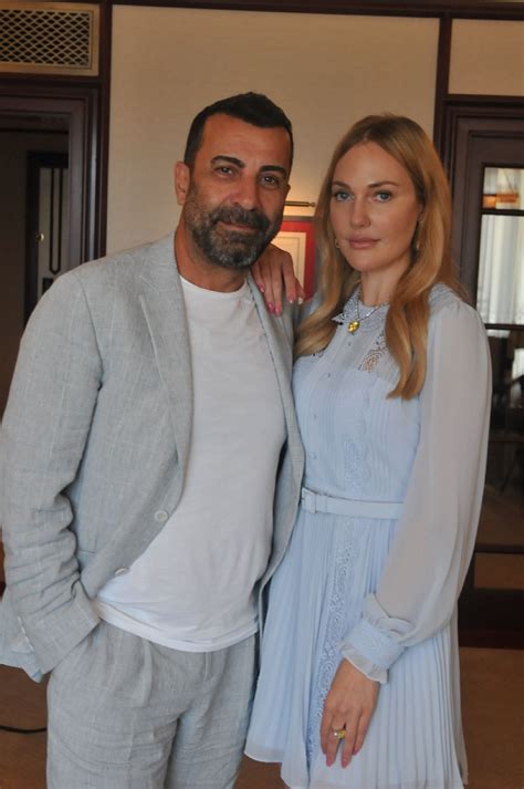 Meryem Uzerli Gülmekten Kaslarım Ağrıyor