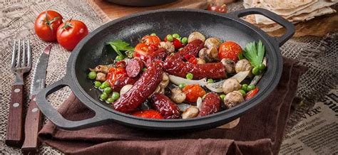 Маленькие чугунные сковородки для приготовления блюд