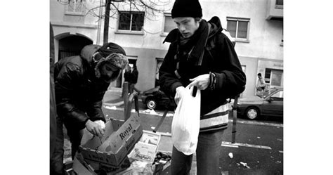 Френски студенти провокират пресата със снимки