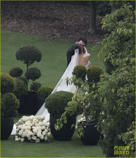 Hailee Steinfeld Marries Josh Allen In California Ceremony Wedding