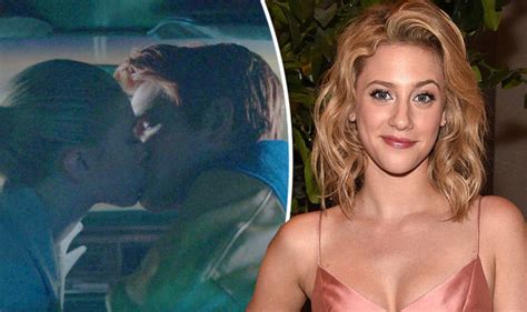 Archie And Betty Kissing