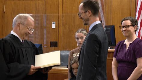 Freddie Oconnell Sworn In As Nashvilles New Mayor