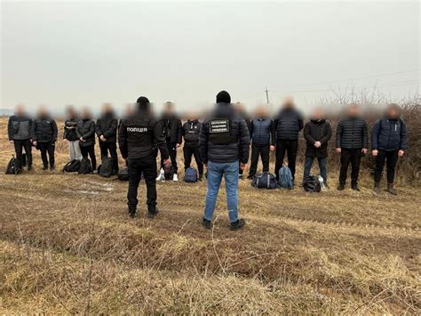 На кордоні з Угорщиною затримали «взвод ухилянтів ВІДЕО Вечірній Київ