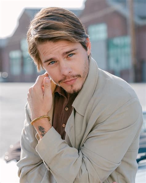 Meet Phoebe Dawson Canvasrebel Magazine