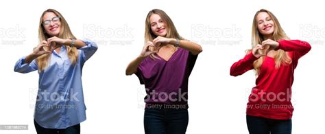 아름 다운 금발의 여 자가 젊은 심장 기호와 손으로 모양을 보여주는 사랑에 웃 고 고립 된 배경 위에 콜라주 낭만적인 개념입니다 개념에 대한 스톡 사진 및 기타 이미지