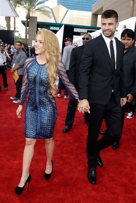 Shakira Gets Frisky With Gerard Piqué At The Billboard Music Awards