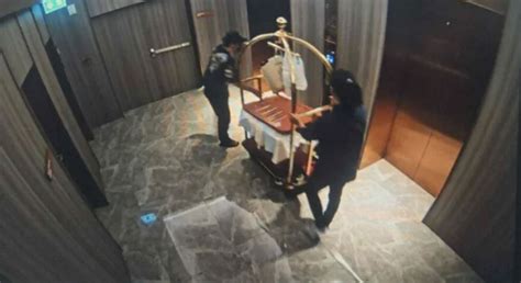 泰国一名美姐看准前男友被中国警方通缉，即使出了事也不敢报警，于是伙同现任 8视界新闻新加坡 8world news