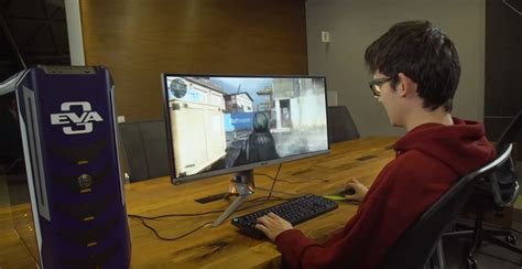 El Pc Modding De Los Viernes Un Pc De Evangelion Para El Protagonista De Sex Education Vandal