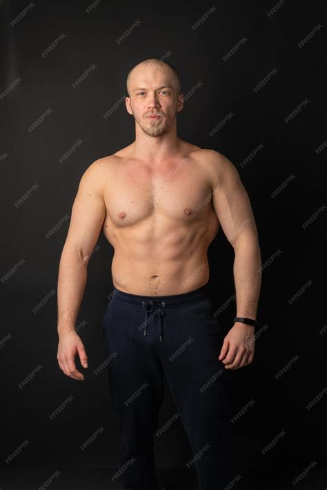 Мужской спортивный сексуальный мужской обнаженный торс мужчина голый без рубашки концептуальный