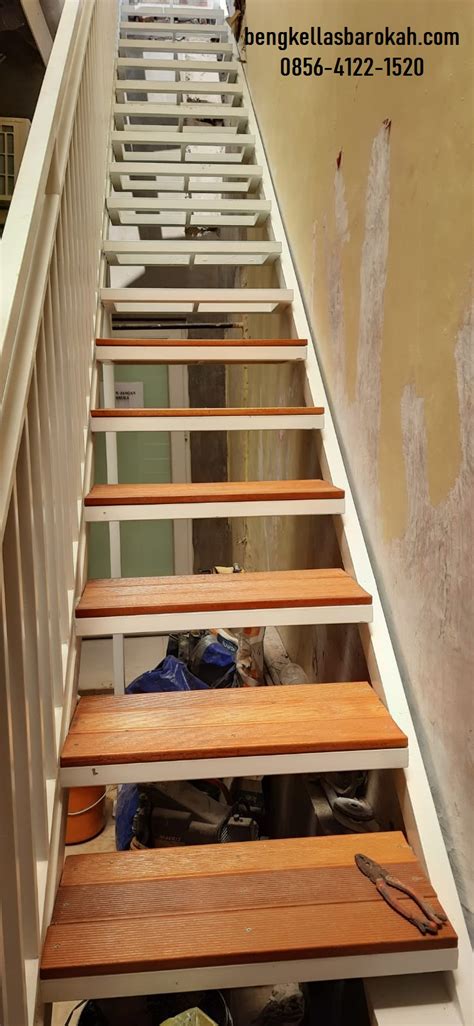 Tangga Besi Minimalis Pijakan Kayu Motif Semarang