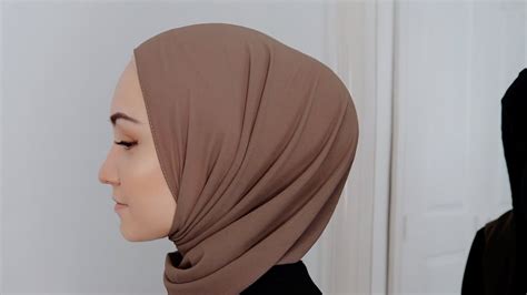 The Perfect Hijab Bun | How I Do My Under Scarf Tutorial feat. Jasmine Fares - YouTube