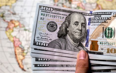 سعر الدولار في البنوك المصرية ببداية تعاملات اليوم الخميس 10 7 2025