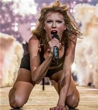 Taylor Swift Nip Pastie Slip And Booty Flash On Tour