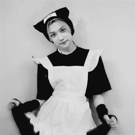 феликс в костюме горничной