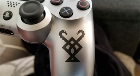 Rumour Official God Of War Ps4 Controller Spotted In The Wild Push