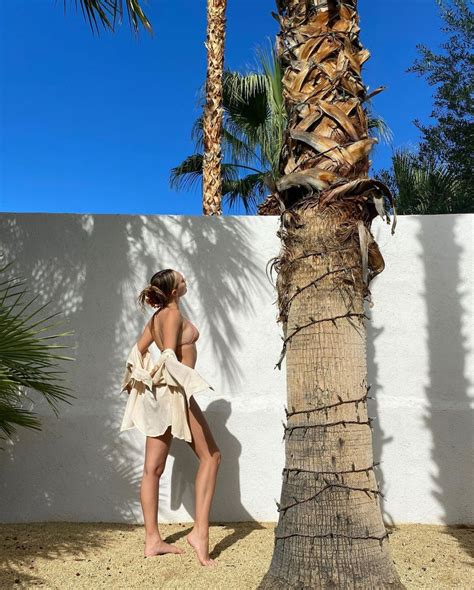 Maddie Ziegler In Bikini Pose Instagram Photos 2020 11 22 Artofit