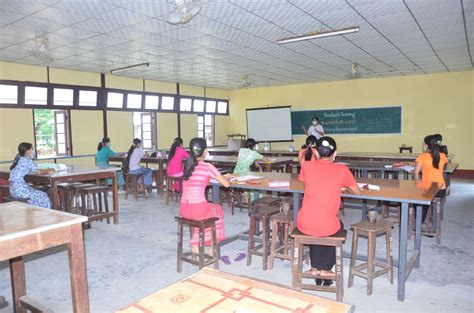 ဟင်္သာတ တက္ကသိုလ်တွင် ဘာသာရပ်ဆိုင်ရာ မွမ်းမံသင်တန်းများ ဖွင့်လှစ်သင်ကြားပို့ချပေး Information