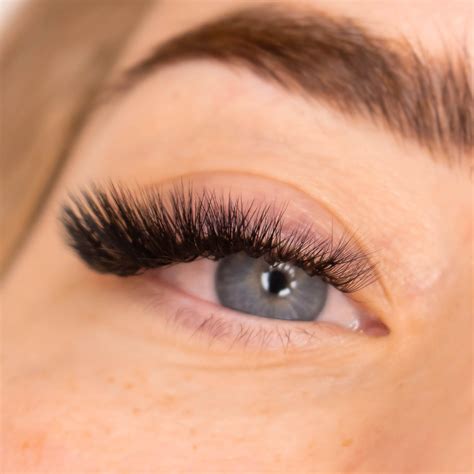 m curl lashes lashin out shop