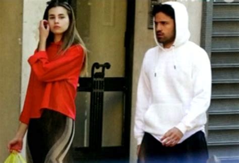 Κωνσταντίνος Αργυρός Αυτό είναι το κορίτσι που του έκλεψε την καρδιά και μένουν μαζί βίντεο