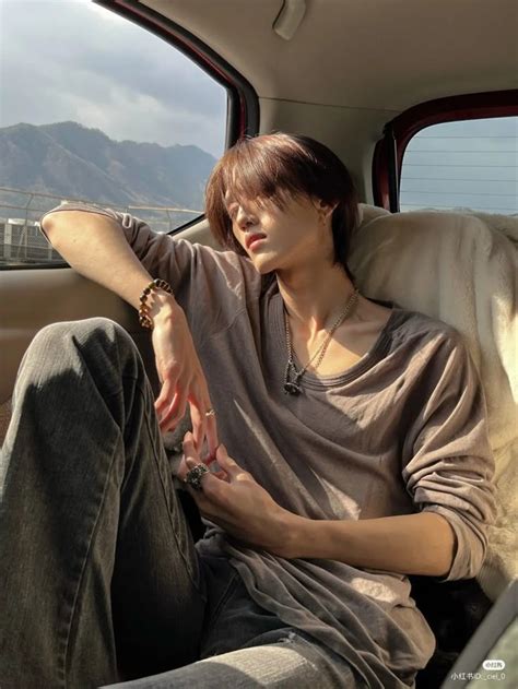 𝑺𝒂𝒗𝒆 𝑭𝒐𝒍𝒍𝒐𝒘 Male pose reference Pose reference Art reference poses