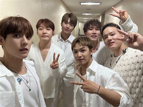 Btob·비투비 On Twitter [📸] 230512 뮤직뱅크 뮤직뱅크를 왕국으로 만든🏰 순백의 여섯 왕자님들 등장이요 🤍🤍 비투비의 행운과 행복이 바람을