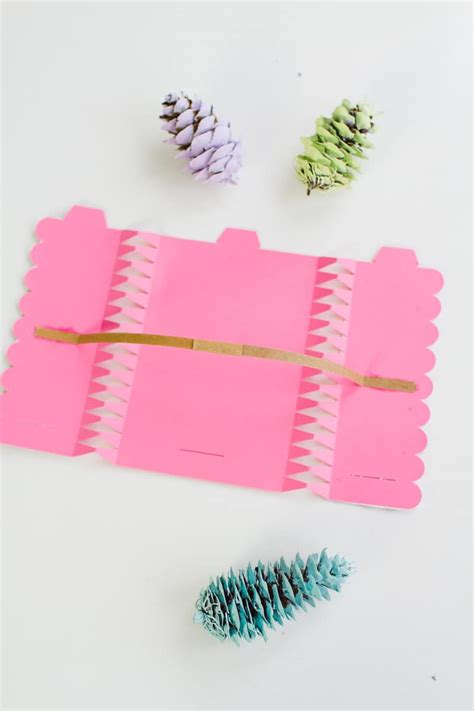 HOW TO MAKE YOUR OWN CHRISTMAS CRACKER FAVOURS Bespoke Bride Wedding Blog