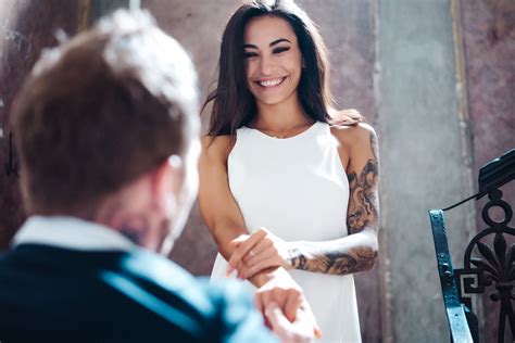 Mastering The Triangle Method The Subtle Art Of Flirtatious Eye Contact Self Stalker Life Tips