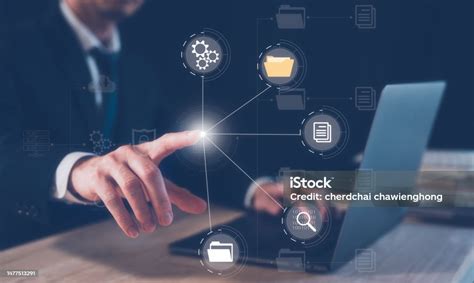 문서 관리 시스템 컴퓨터 랩톱 폴더 문서 아이콘 Erp와 기업의 지식 및 문서에서 작업하는 사업가 기업 비즈니스 기술 보안에 대한 스톡 사진 및 기타 이미지 Istock