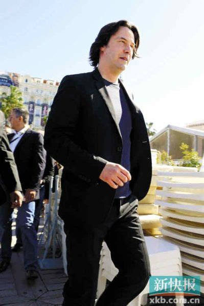 里维斯携《太极侠》亮相戛纳发胖遭吐槽 《太极侠》 里维斯 戛纳 新浪娱乐 新浪网