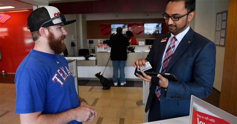 Bank Of America Pay Raise Bank Tellers Will Make At Least 20 An Hour