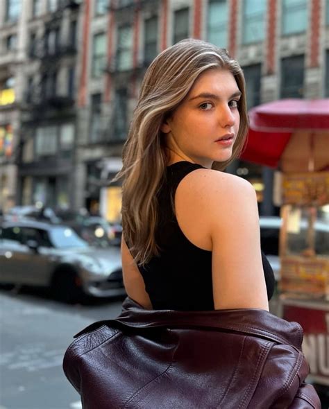 Lyliana Wray R Gorgeoussexywomen