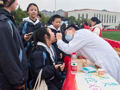 我校药学院王炜教授团队在著名国际期刋《journal Of Controlled Release》发表药物靶向治疗类风湿关节炎理论性综述文章 湖南中医药大学新闻网