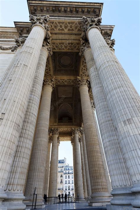 Download Secular Paris Pantheon Columns Wallpaper