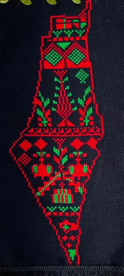 Pin By Tahani On Tatreez Patterns Bargello Patterns Cross Stitch Designs Handmade Fabric Bags