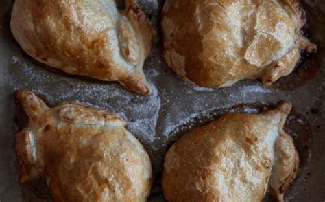 Слойки с грушей из слоеного теста рецепт с фото пошагово