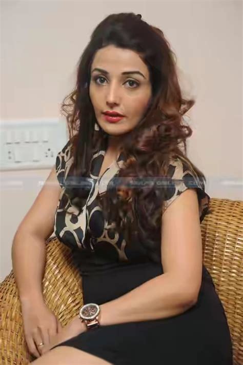 Item Actress Sexy Images Soniya Mann Actress Sexy Cleavage Images