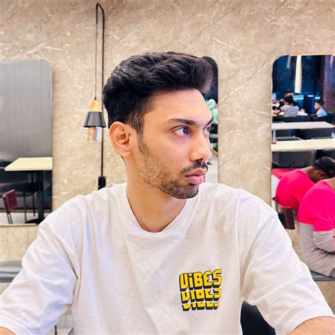 Ahmed ব্রান্ডিং ফর রাইড শেয়ারিং আইডেন্টি “রাইডসজি” গত ৩ সপ্তাহ