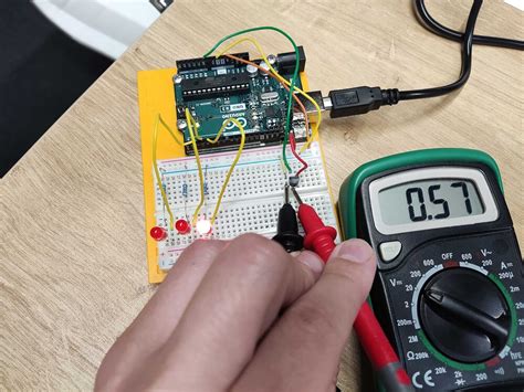 tmp36 output voltage with serial monitor and voltmeter observations