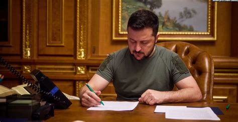 Зеленський підписав закон про застосування англійської мови в Україні