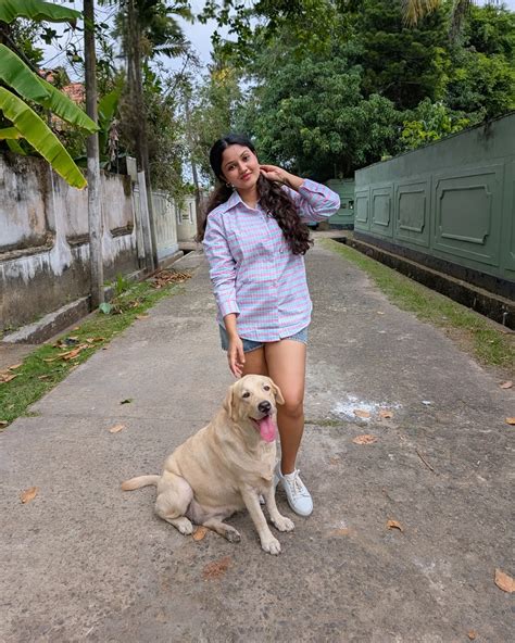 Nipunika Dissanayake 👭 👭 Instagram