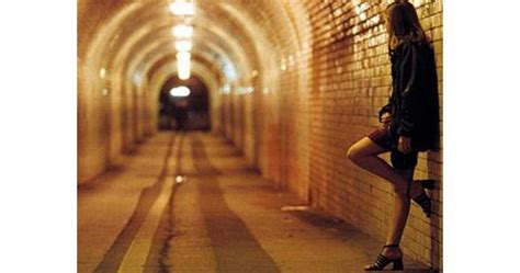 Затвориха 51 годишен склонявал към проституция