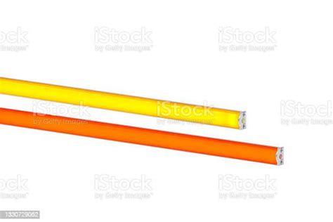 흰색 배경에 격리 된 노란색과 빨간색 빛나는 Led 라이트 바 세트 0명에 대한 스톡 사진 및 기타 이미지 0명 3차원