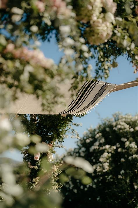 A Sassi Holford Bride For A Rustic Summery Jewish Wedding In Portugal