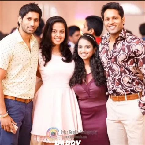 මගේ පිස්සු මල්ලිට සුබම සුබ උපන්දිනයක් ජනප්‍රිය නළු රොෂාන් රණවන එකම සහෝදරයාගේ උපන්දිනයට කරපු