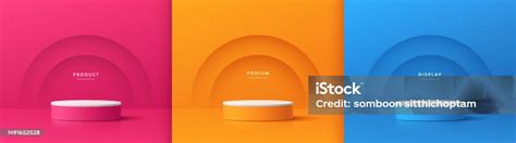 분홍색 주황색 파란색의 실린더 연단이 있는 3d 배경 세트에는 반원 그림자가 겹겹이 있습니다 벽 최소 장면 모형 제품 무대 진열장 프로모션 디스플레이 추상 벡터 기하학적