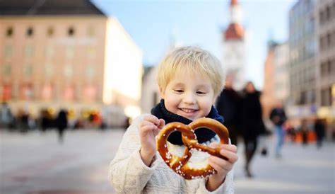 Clarifying The Accusative Case In German With Examples And Charts Rosetta Stone