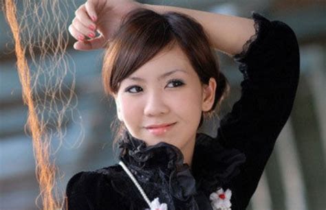 张筱雨简介 被搜索65万次，”裸模”张筱雨：为了自己的梦想愿意奉献一切 卓萌人物